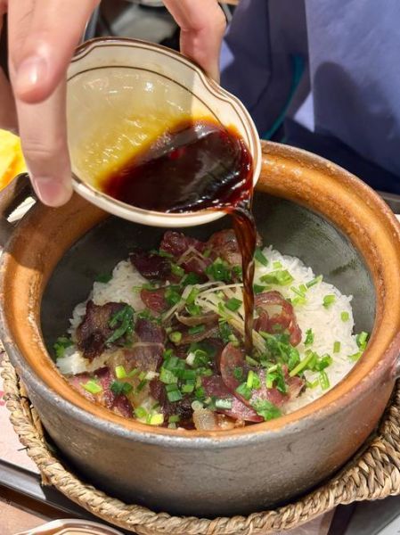 米饭煲仔饭怎么做_正宗广式砂锅饭秘诀-第1张图片-山城妙识
