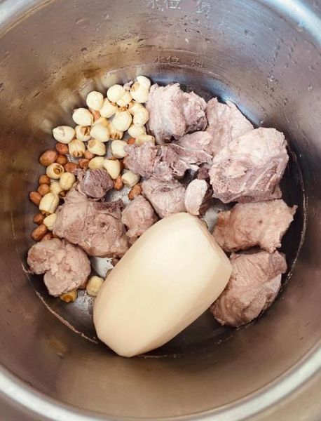 大骨头莲藕汤怎么炖好喝_大骨头莲藕汤的正确做法-第3张图片-山城妙识