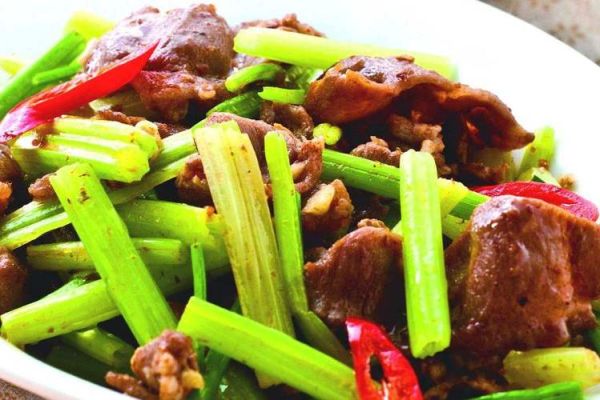 芹菜炒羊肉的家常做法_羊肉怎么炒不腥-第1张图片-山城妙识