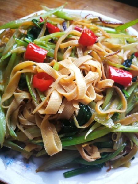 干豆腐皮怎么做好吃_干豆腐皮凉拌还是热炒更香-第2张图片-山城妙识