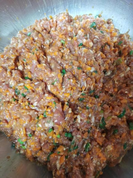 羊肉胡萝卜饺子馅怎么做_羊肉胡萝卜饺子馅怎么调好吃-第2张图片-山城妙识