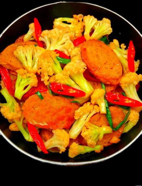 花菜炒肉怎么做好吃_花菜炒肉的家常做法-第3张图片-山城妙识