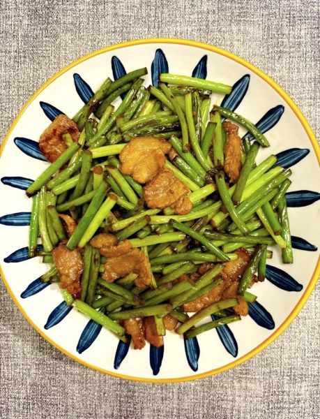 蒜苔炒肉炒几分钟能熟_蒜苔炒肉需要炒多久-第1张图片-山城妙识