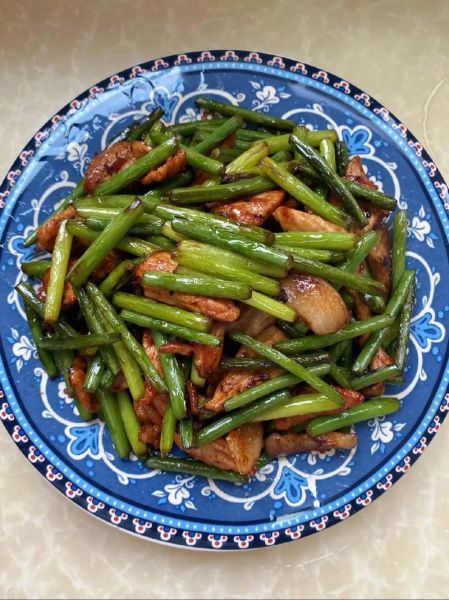 瘦肉炒蒜苔怎么炒好吃_瘦肉炒蒜苔用焯水吗-第3张图片-山城妙识 瘦肉炒蒜苔怎么炒好吃_瘦肉炒蒜苔用焯水吗-第3张图片-山城妙识