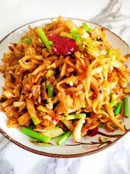 鸡蛋炒饼丝怎么做_家常鸡蛋炒饼丝做法-第2张图片-山城妙识