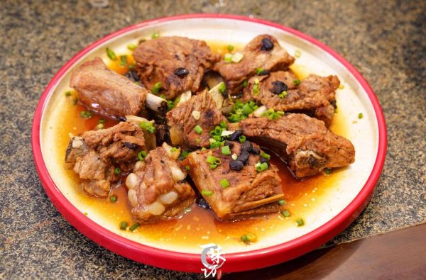 广东菜蒸排骨怎么做_蒸排骨嫩滑不腥的秘诀-第1张图片-山城妙识