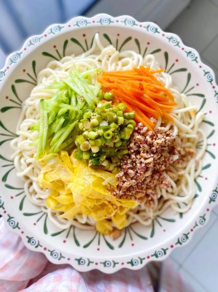 家庭凉面条怎么做_家庭凉面条调料怎么配-第1张图片-山城妙识