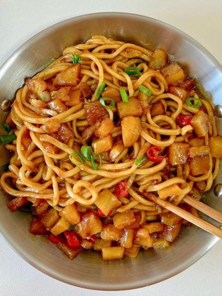 土豆焖面条怎么做_土豆焖面用挂面还是手擀面-第1张图片-山城妙识 土豆焖面条怎么做_土豆焖面用挂面还是手擀面-第1张图片-山城妙识