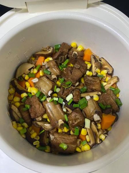 电饭煲排骨饭怎么做_排骨饭电饭煲视频教程-第1张图片-山城妙识