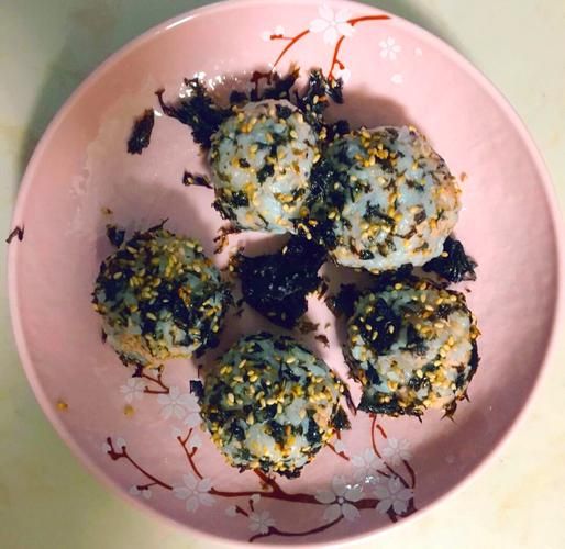 金枪鱼饭团怎么做_金枪鱼饭团用什么配料-第2张图片-山城妙识