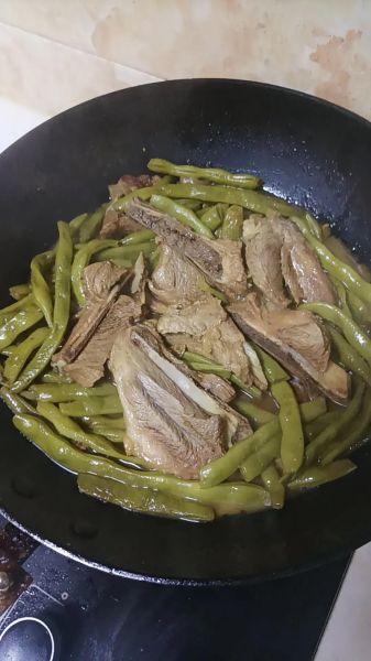 大骨头炖豆角怎么做_大骨头炖豆角用焯水吗-第3张图片-山城妙识