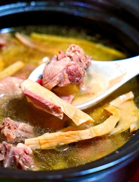 家庭版老鸭汤怎么熬好吃_老鸭汤去腥增香的秘诀-第1张图片-山城妙识