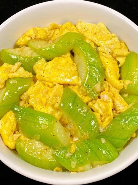 鸡蛋炒丝瓜怎么炒好吃_丝瓜炒鸡蛋的窍门-第1张图片-山城妙识