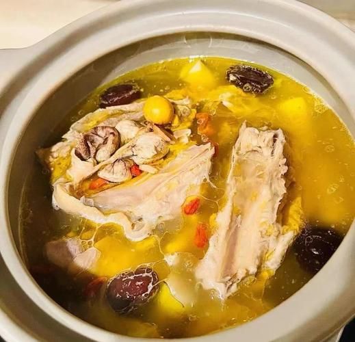 土鸡炖什么好吃又营养_土鸡炖汤最佳搭配-第1张图片-山城妙识 土鸡炖什么好吃又营养_土鸡炖汤最佳搭配-第1张图片-山城妙识