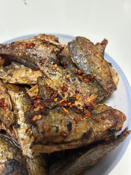 小鲫鱼怎么做好吃_家常小鲫鱼的做法大全-第2张图片-山城妙识