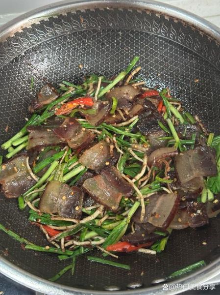 蒜苗炒腊肉需要煮吗_腊肉要不要先焯水-第3张图片-山城妙识