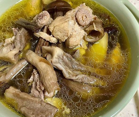 炖鸡汤怎么炖好喝_鸡汤去腥增香的6种做法-第3张图片-山城妙识