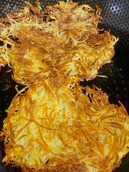 土豆丝饼怎么做_地摊小吃土豆丝饼的做法-第1张图片-山城妙识