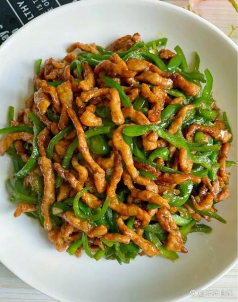 蒜苗尖椒炒肉丝怎么做_家常做法窍门-第1张图片-山城妙识