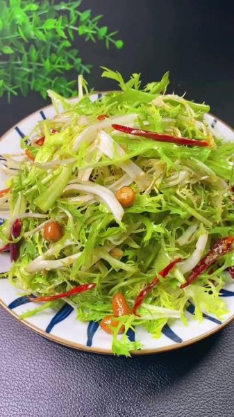 凉拌苦菊菜怎么做_苦菊菜凉拌要不要焯水-第1张图片-山城妙识