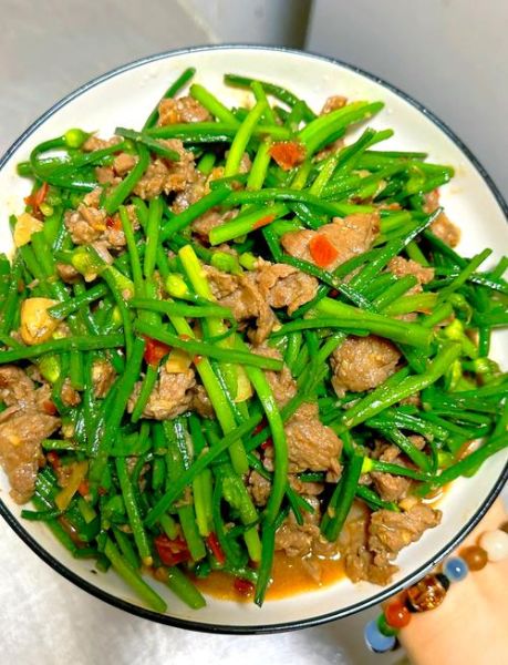 牛肉炒韭菜花怎么炒才嫩_牛肉炒韭菜花用哪个部位最好-第1张图片-山城妙识 牛肉炒韭菜花怎么炒才嫩_牛肉炒韭菜花用哪个部位最好-第1张图片-山城妙识