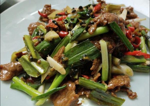 牛肉炒韭菜花怎么炒才嫩_牛肉炒韭菜花用哪个部位最好-第2张图片-山城妙识 牛肉炒韭菜花怎么炒才嫩_牛肉炒韭菜花用哪个部位最好-第2张图片-山城妙识