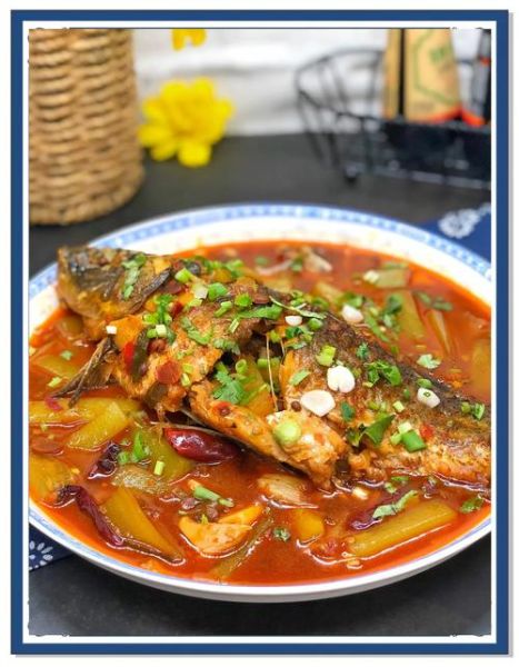 鲫鱼怎么做最简单_鲫鱼最简单的家常做法-第1张图片-山城妙识