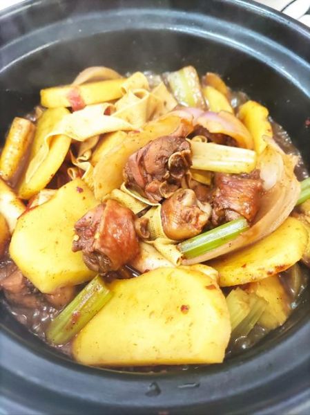 土豆炖鸡腿要不要焯水_焯水会不会让鸡腿变柴-第3张图片-山城妙识