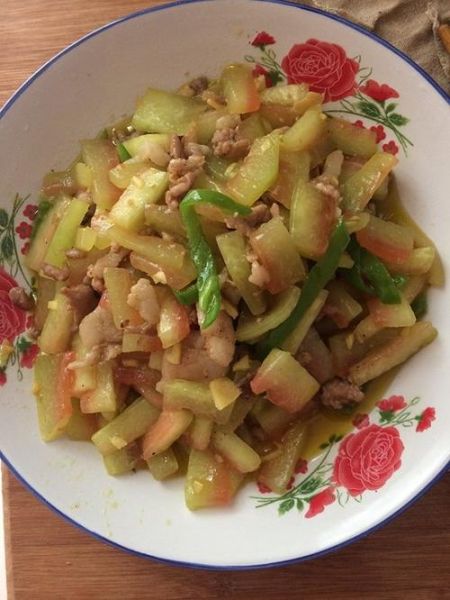 西瓜皮炒肉丝怎么做_西瓜皮炒肉丝好吃吗-第3张图片-山城妙识