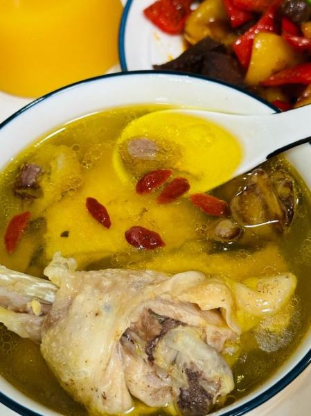 怎样炖汤才鲜美_什么汤好喝又简单-第1张图片-山城妙识