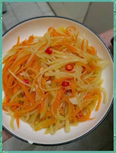 凉拌土豆丝胡萝卜丝怎么做_土豆丝胡萝卜丝怎么拌好吃-第1张图片-山城妙识
