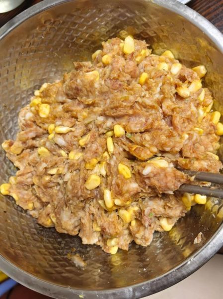 虾仁玉米水饺怎么调馅_虾仁玉米水饺馅怎么调才好吃-第1张图片-山城妙识 虾仁玉米水饺怎么调馅_虾仁玉米水饺馅怎么调才好吃-第1张图片-山城妙识
