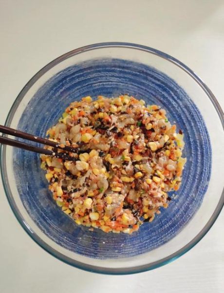 虾仁玉米水饺怎么调馅_虾仁玉米水饺馅怎么调才好吃-第3张图片-山城妙识 虾仁玉米水饺怎么调馅_虾仁玉米水饺馅怎么调才好吃-第3张图片-山城妙识