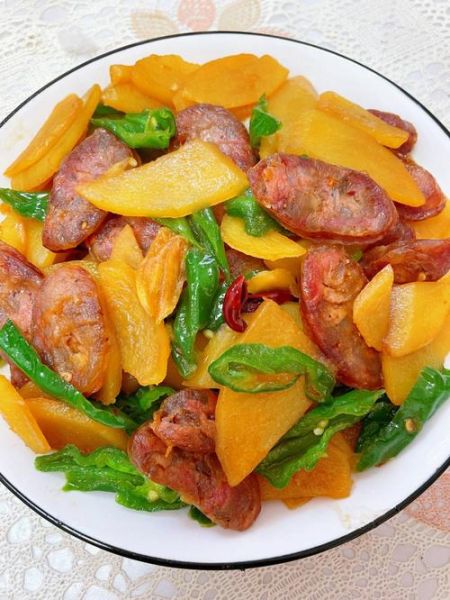 腊肠炒土豆怎么做_腊肠炒土豆的家常做法-第3张图片-山城妙识