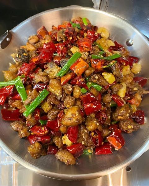 辣子鸡的家常做法_辣子鸡怎么炒才外酥里嫩-第3张图片-山城妙识