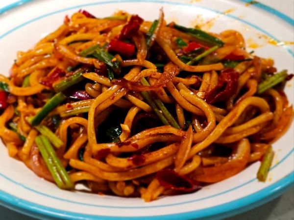 干炒面怎么炒不粘锅_干炒面的做法大全家常-第2张图片-山城妙识