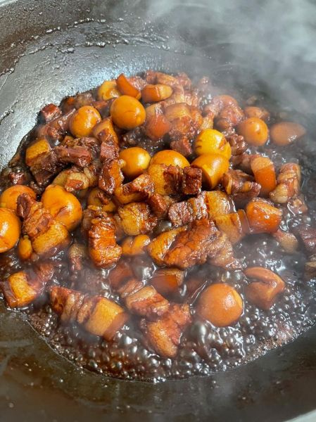 鹌鹑蛋红烧肉怎么做_鹌鹑蛋红烧肉的家常做法-第1张图片-山城妙识