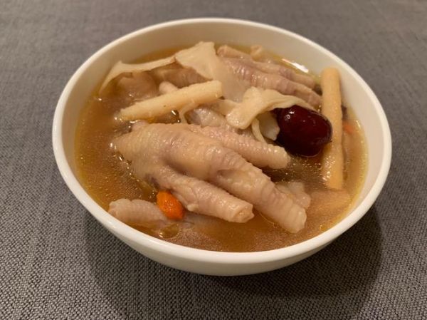 药膳鸡脚汤的做法_药膳鸡脚汤的功效与禁忌-第2张图片-山城妙识 药膳鸡脚汤的做法_药膳鸡脚汤的功效与禁忌-第2张图片-山城妙识