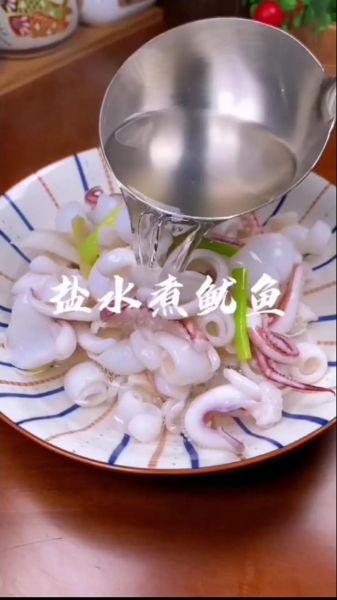 白灼鱿鱼怎么做才嫩_白灼鱿鱼焯水几分钟-第2张图片-山城妙识