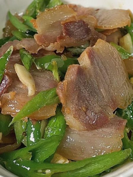 炒腊肉要先用水煮吗_腊肉焯水正确做法-第3张图片-山城妙识