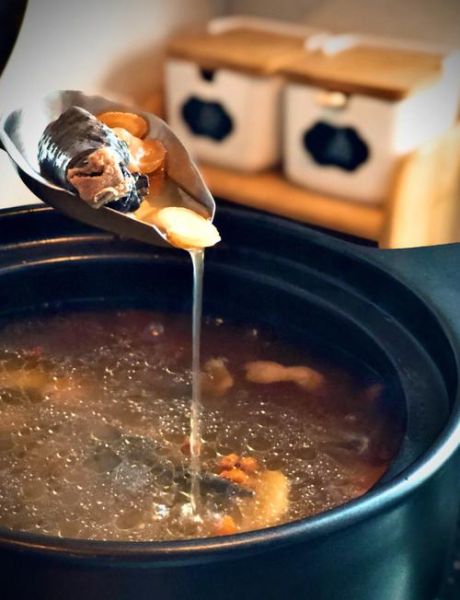 乌鸡海参汤怎么炖最补_乌鸡海参汤的做法大全-第2张图片-山城妙识