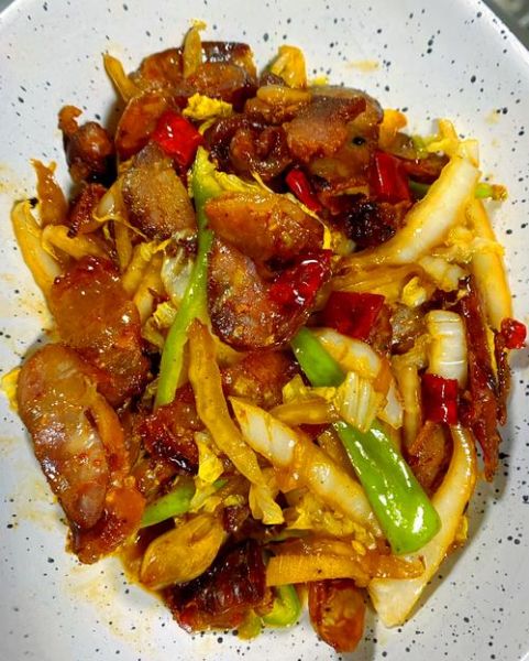 白菜溜肥肠怎么做好吃_肥肠去腥技巧-第1张图片-山城妙识