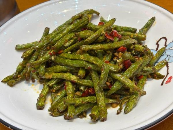 家常油焖豆角怎么做_油焖豆角用焯水吗-第2张图片-山城妙识