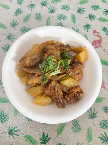土豆炖鸡块怎么做_土豆炖鸡块图片大全-第2张图片-山城妙识