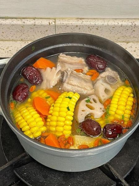 莲藕排骨玉米汤怎么做_莲藕排骨玉米汤的家常做法-第1张图片-山城妙识
