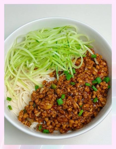 猪肉炸酱面怎么做_炸酱面家常做法步骤-第1张图片-山城妙识