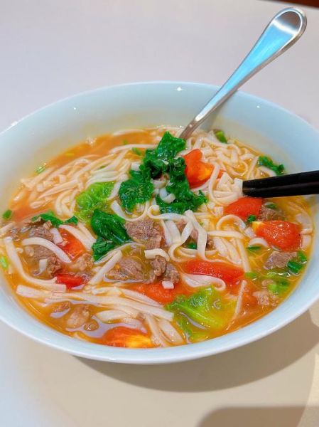 番茄牛肉粉丝汤怎么做_番茄牛肉粉丝汤的家常做法-第1张图片-山城妙识