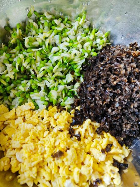 槐花素包子馅怎么做_槐花素包子馅的做法窍门-第1张图片-山城妙识