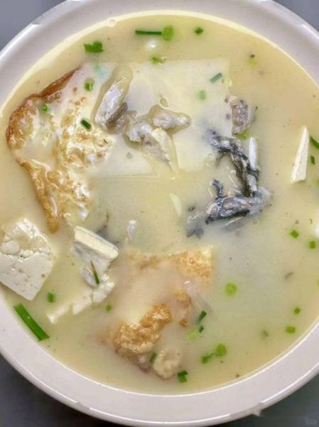 鱼头炖豆腐最忌讳什么调料_为什么有人放料酒反而腥-第2张图片-山城妙识 鱼头炖豆腐最忌讳什么调料_为什么有人放料酒反而腥-第2张图片-山城妙识