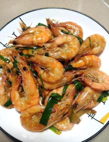 葱烧大虾怎么做_葱烧大虾最正宗的做法-第1张图片-山城妙识